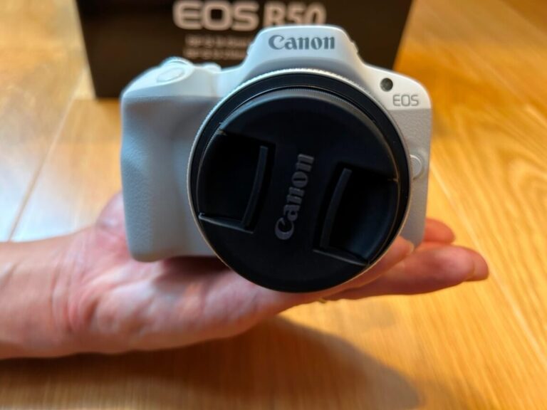 EOS R100とEOS R50の違いを比較。おすすめはどっち？Canonミラーレスカメラ